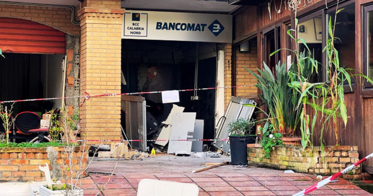 Ancora un bancomat sradicato e portato via in Calabria